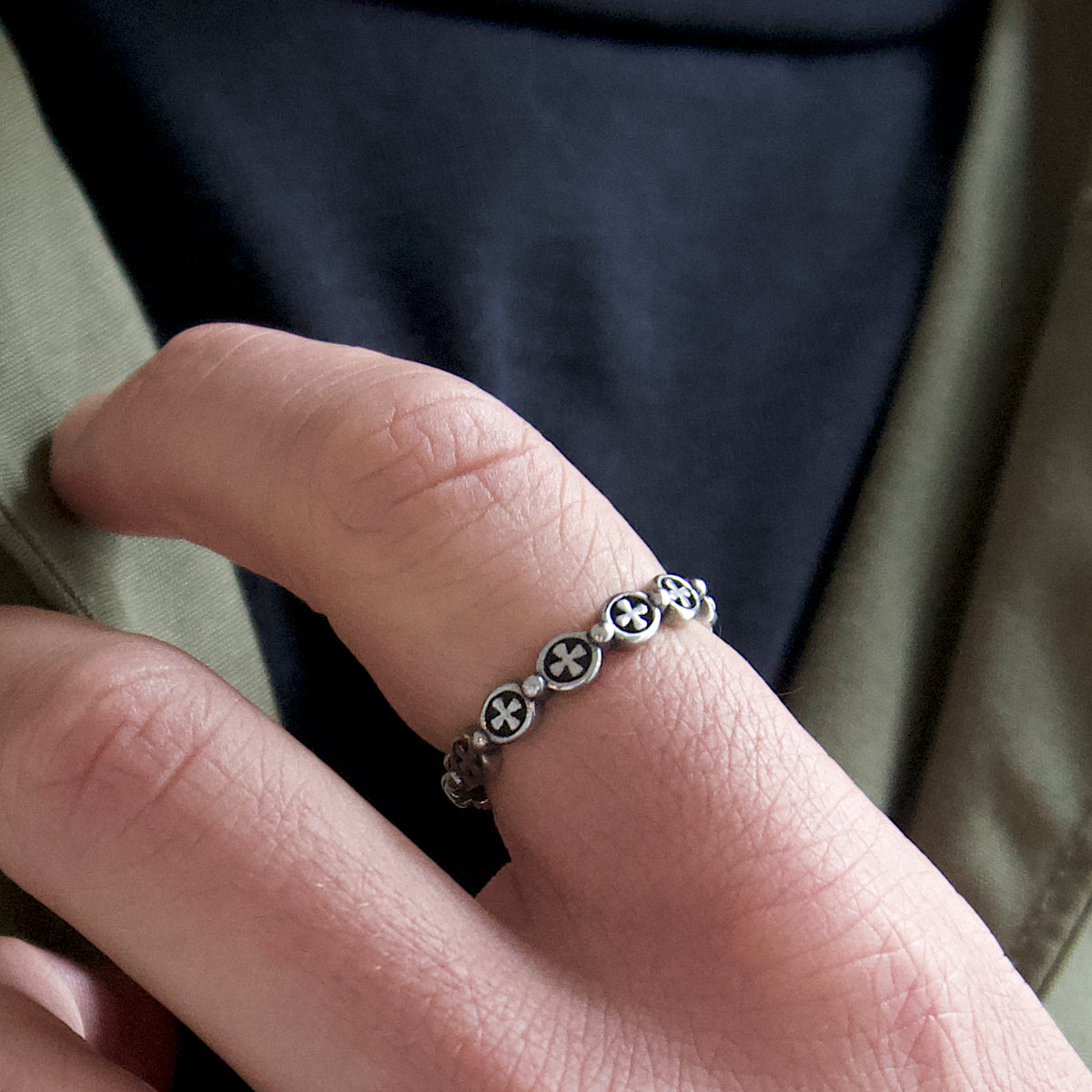 Crucifix Band Ring | Gl'amour